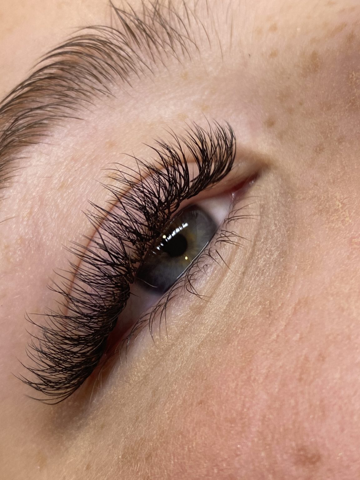 Extension de cils en pose complète - BeautyPlace - Esthétique